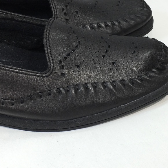 Softspots | Shoes | Softspots Black Pierced Leather Loafer Moc Narrow ...
